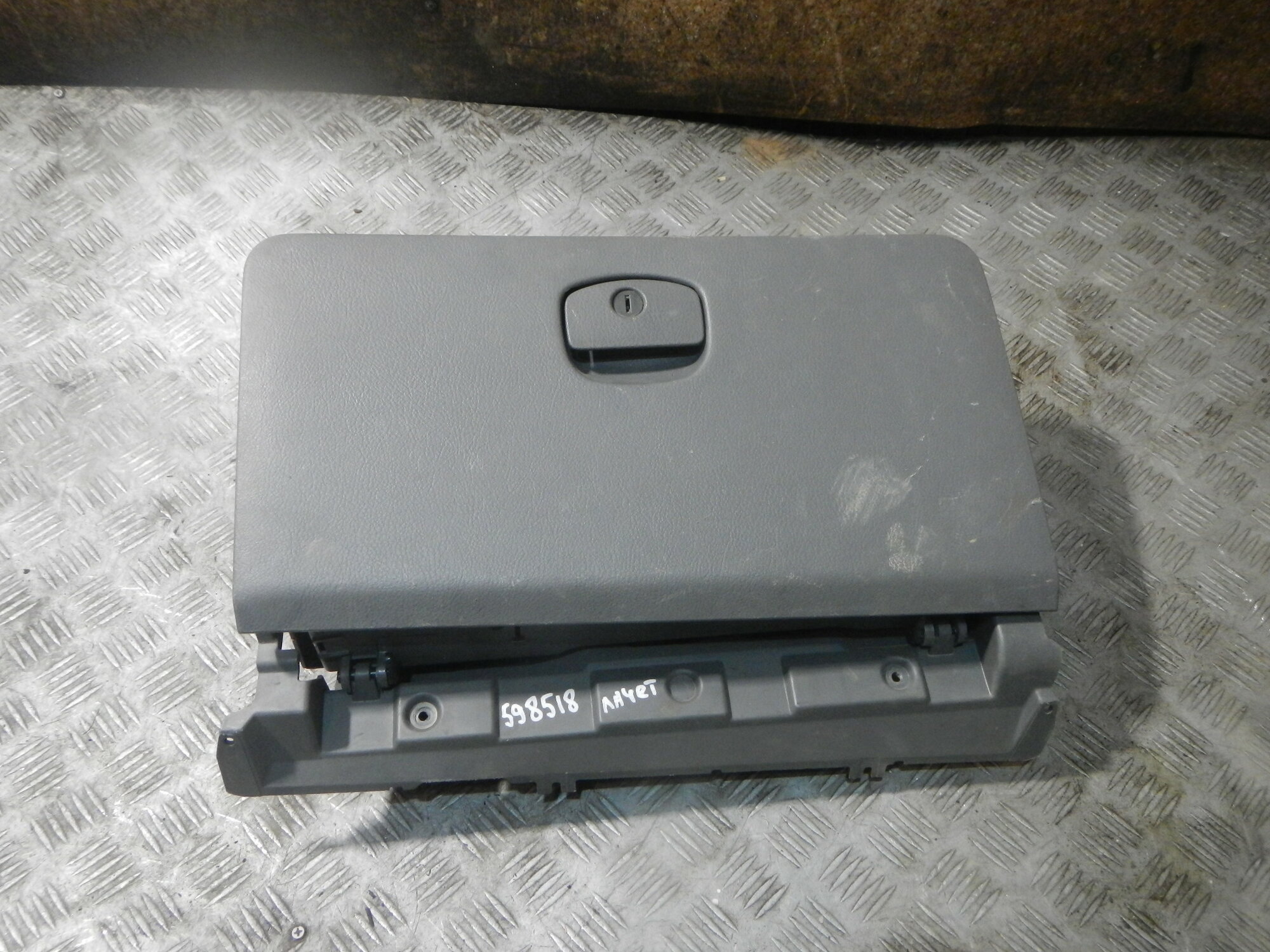 Б/У Бардачок, Chevrolet (Шевроле)-LACETTI (04-13) CHEVROLET LACETTI (04-13) Царапины. 598518 GENERAL MOTORS арт. 96874002