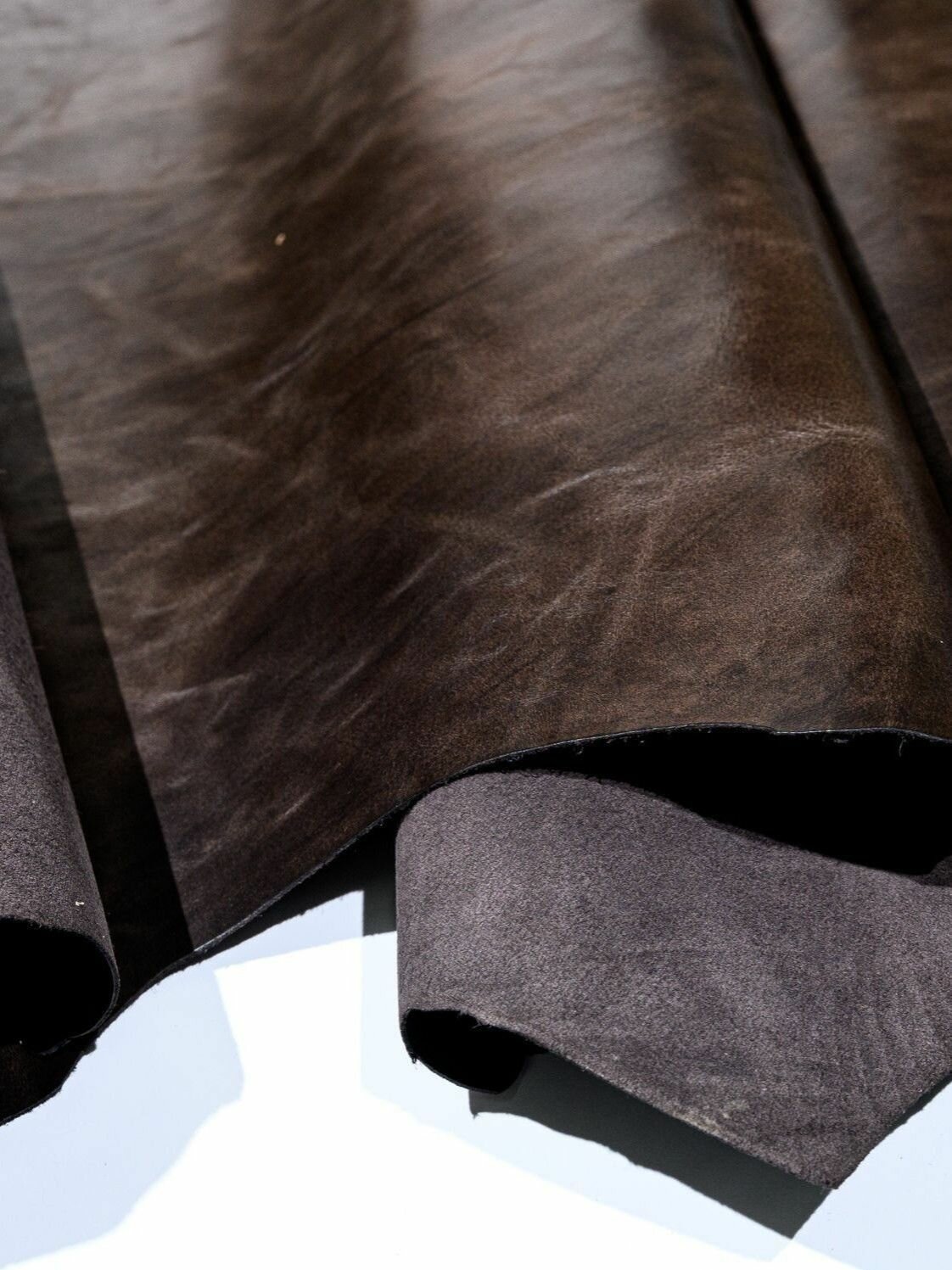 Кожа натуральная в листах. Пулл-ап скарлет. А2. Тёмно-коричневый