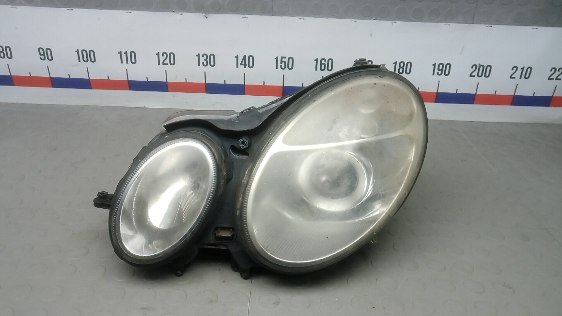Фара левая MERCEDES BENZ E-CLASS W211
