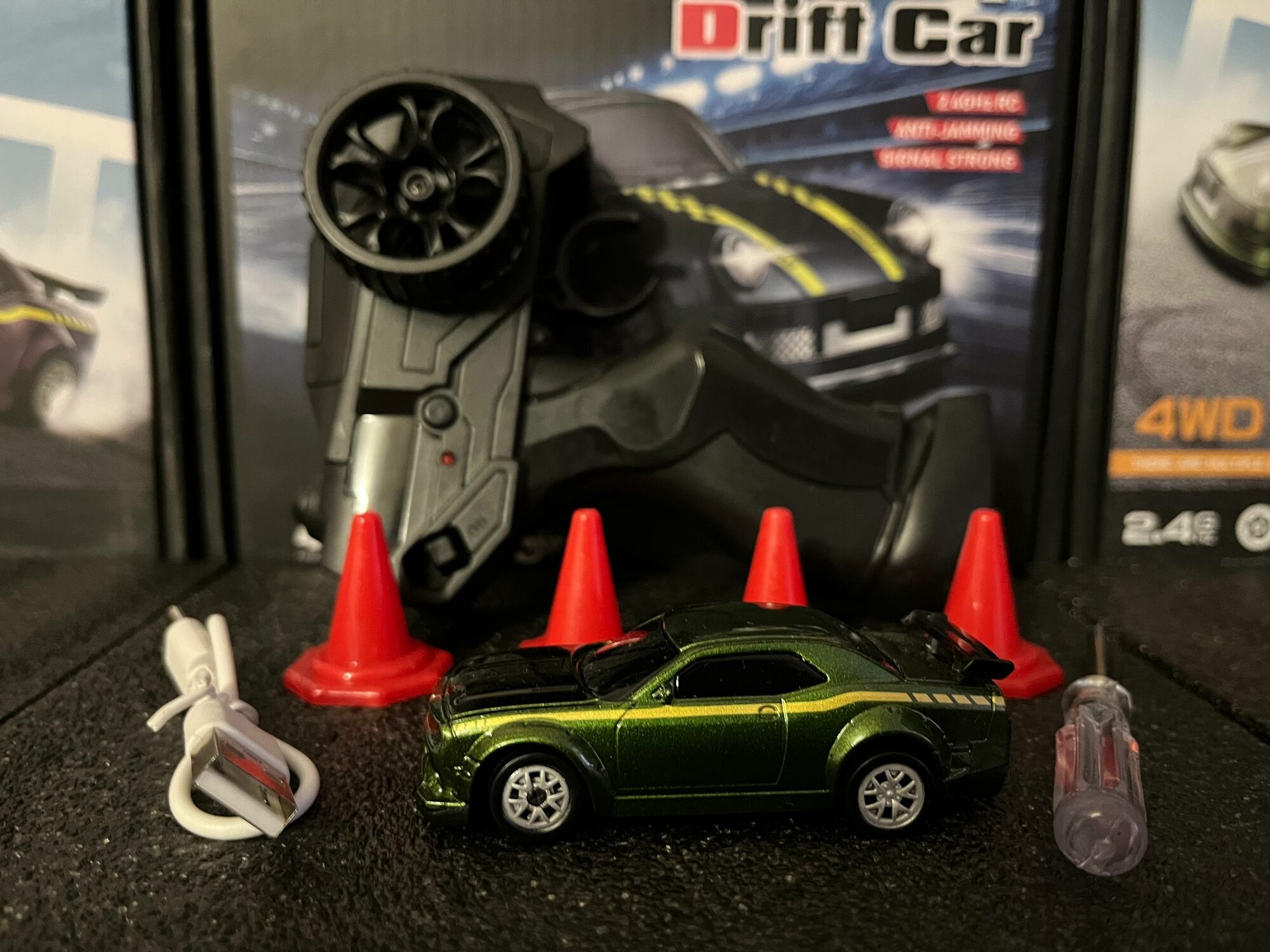 Радиоуправляемая машинка, мини-дрифт кар, дрифтмашинка 1:64, 4WD, свет - зелёный Dodge