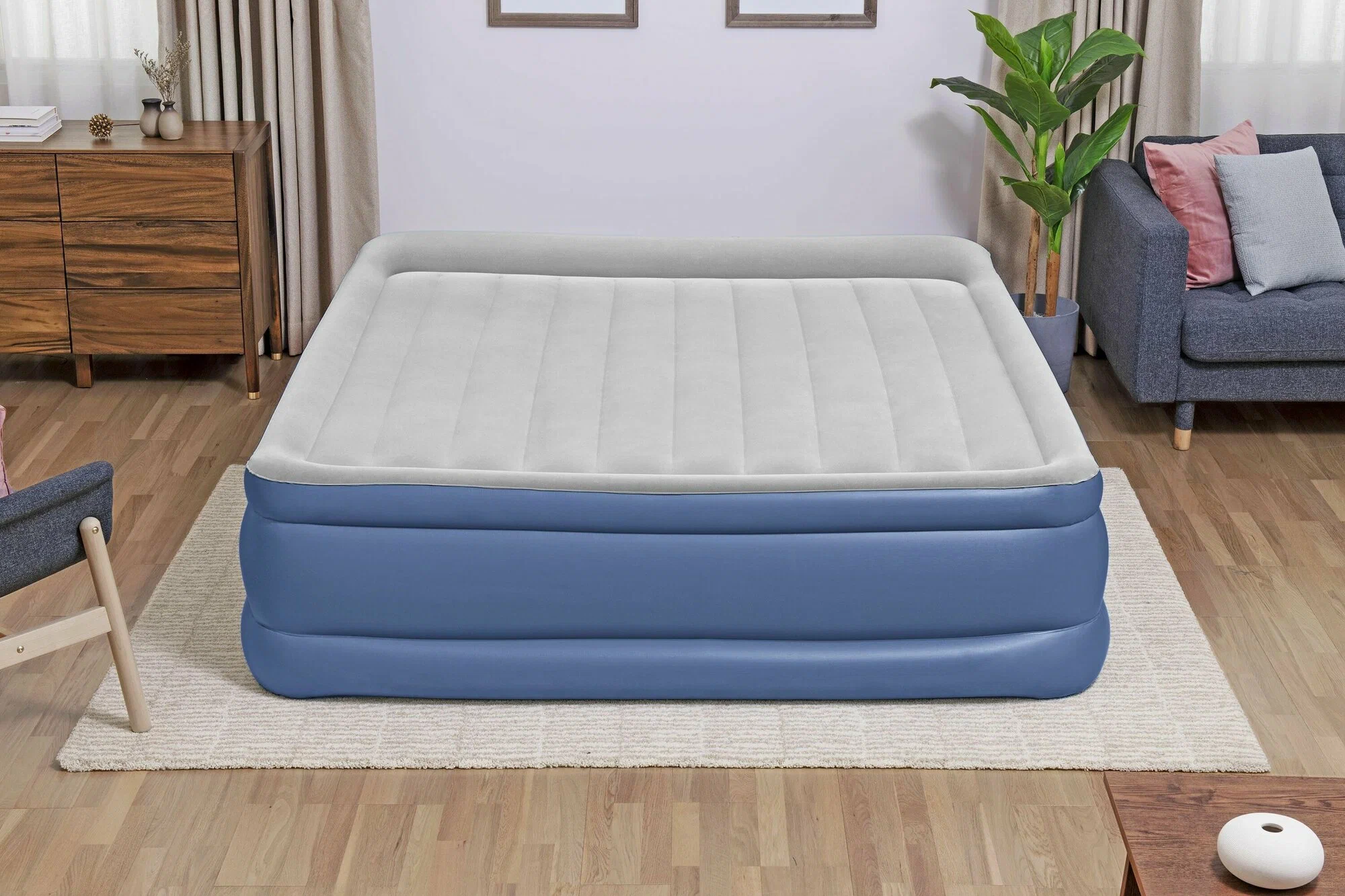 Надувная кровать-матрас 193х203х56 см с подголовником, встр. насос 220В, до 300кг Bestway 67692