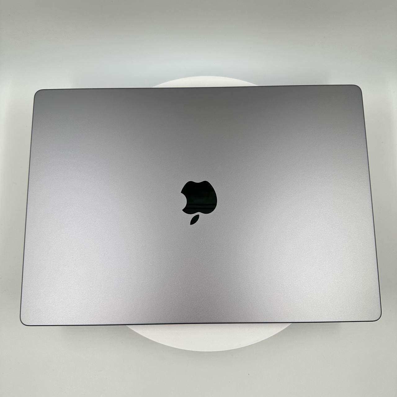 Ноутбук Apple MacBook Pro 16 2021, M1 Pro, RAM 16 ГБ, SSD 512 ГБ, серый космос