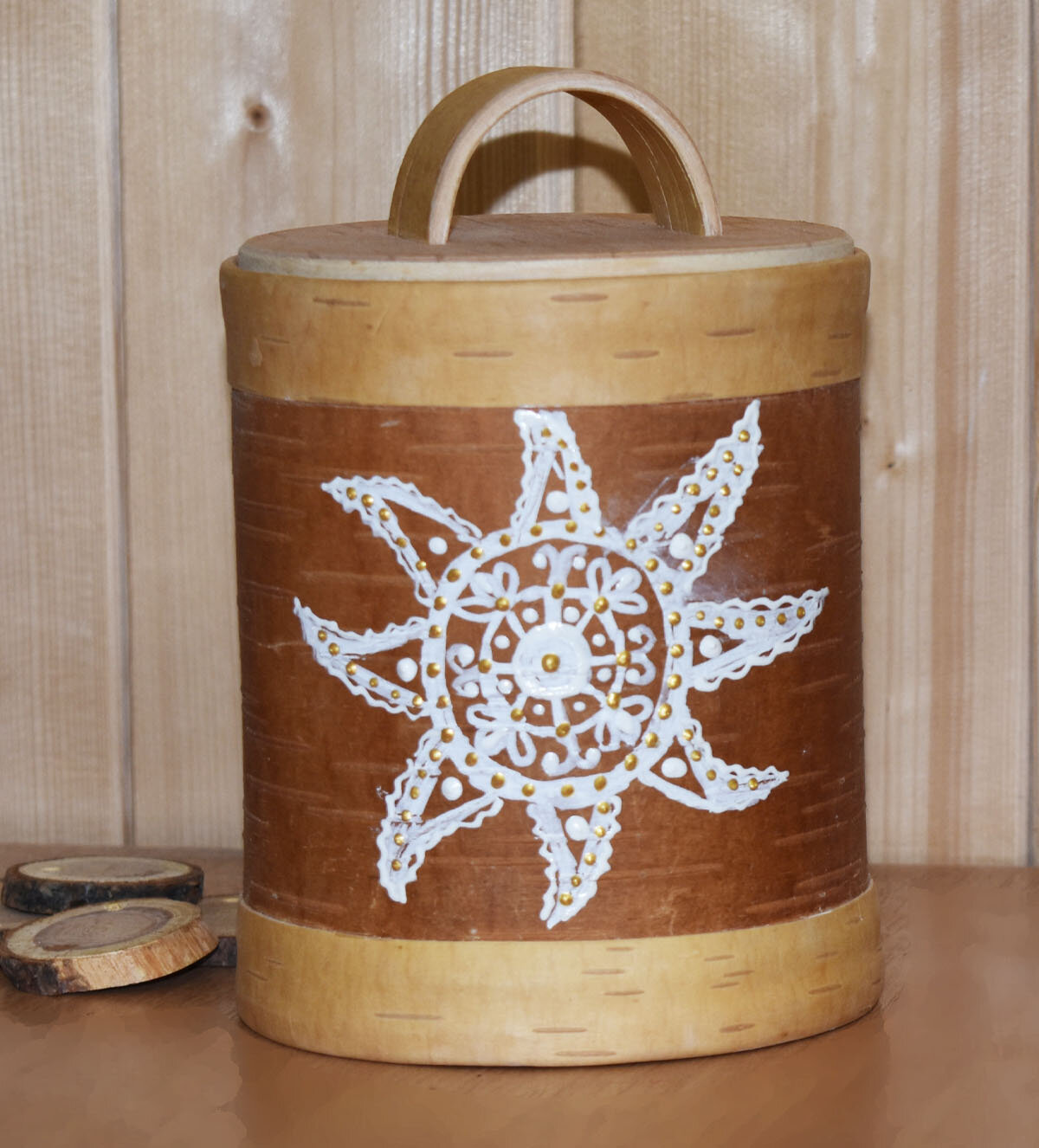 Туес берестяной "Солнце", диаметр 10 см, высота 12 см. Авторская работа