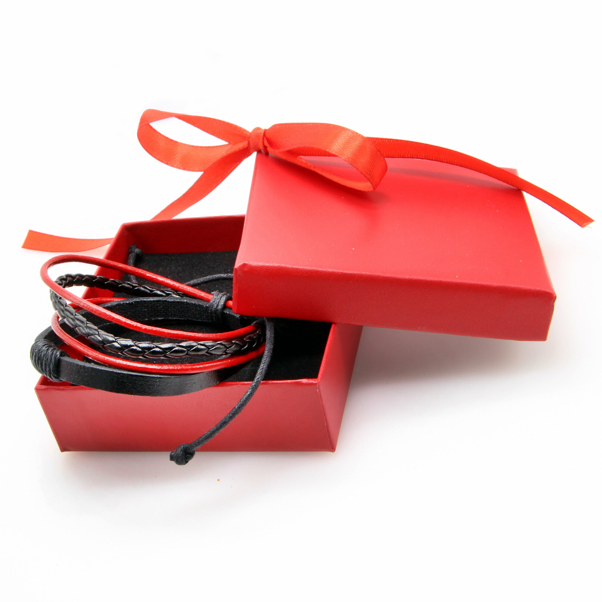 Плетеный браслет