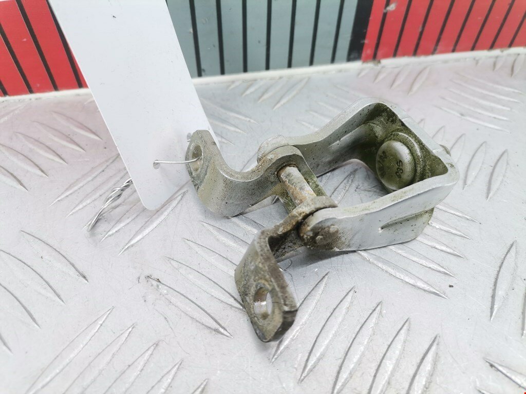 Петля крышки (двери) багажника Volkswagen Tiguan 1 5N0827301 арт. 1971203