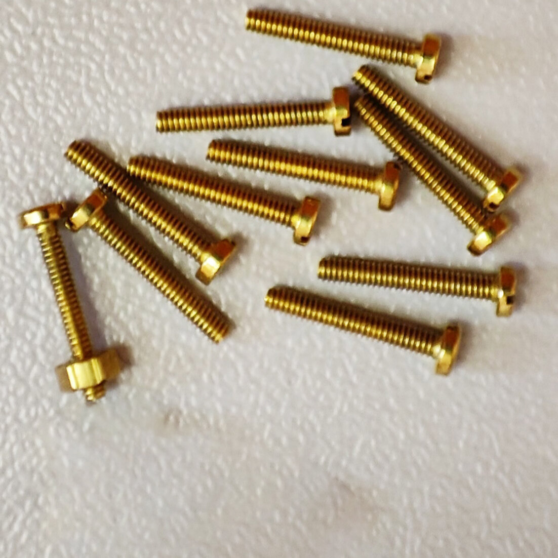 Миниатюрные латунные винты с плоской шляпкой М1.2х8, 20 шт