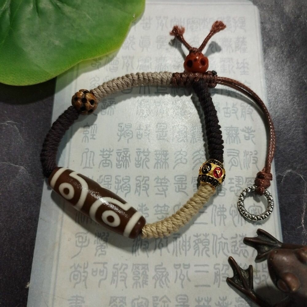 Плетеный браслет