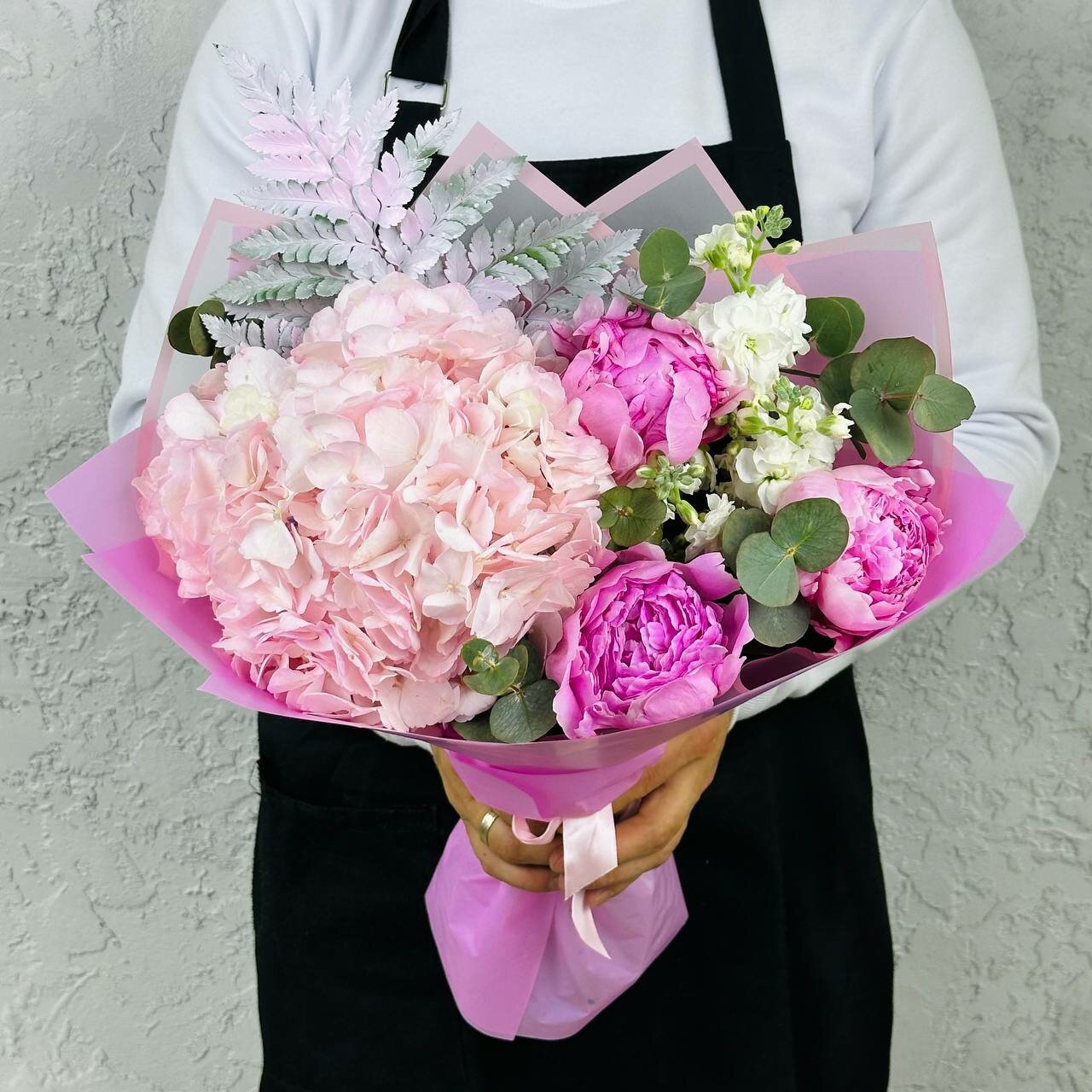Букет Rybe-Flowers, из пиона, маттиолы, гортензии, высота 50см