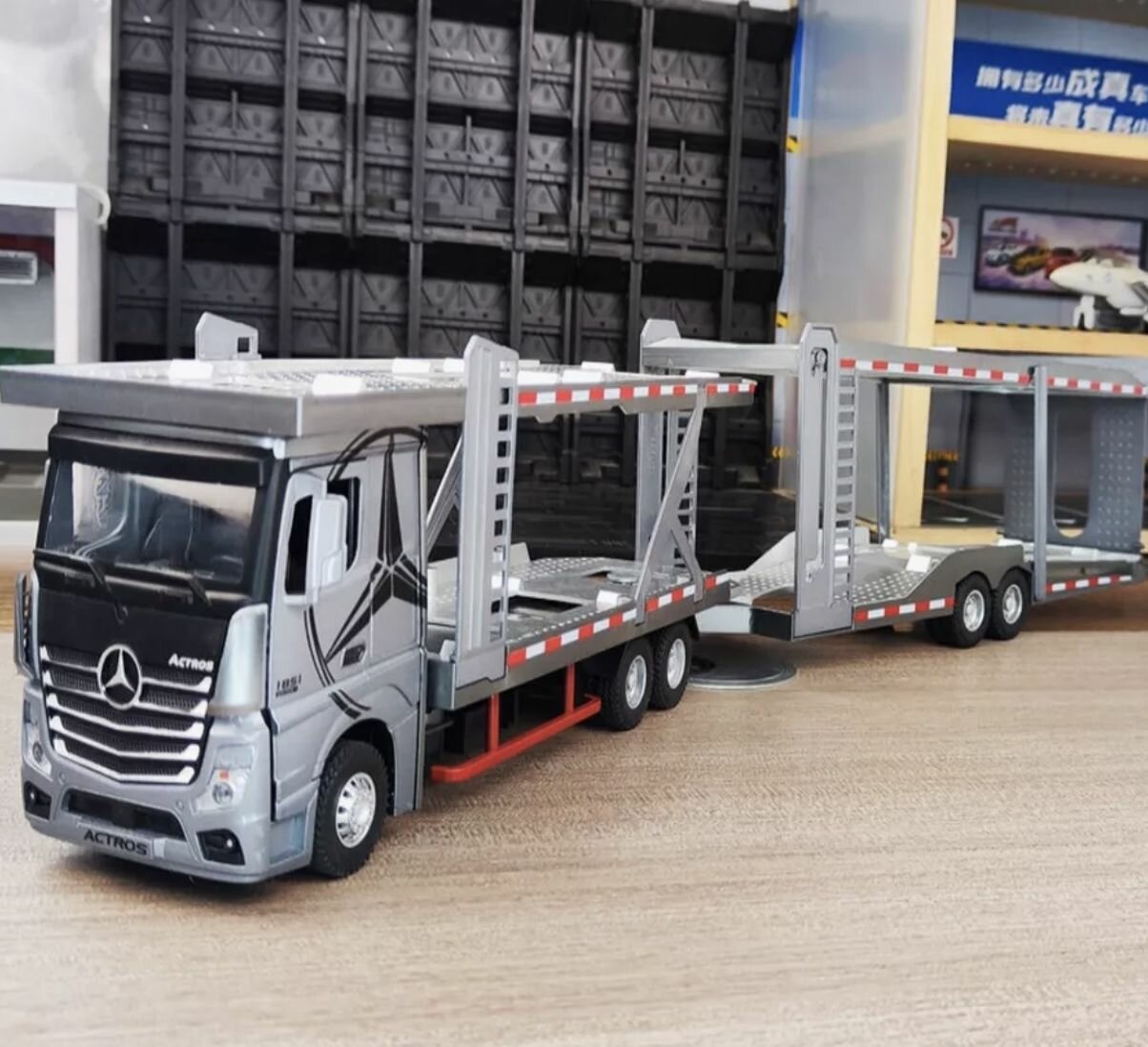 Автовоз. Металл. MERCEDES-BENZ Actros 1851. Большой 1:24 ( 66 см )