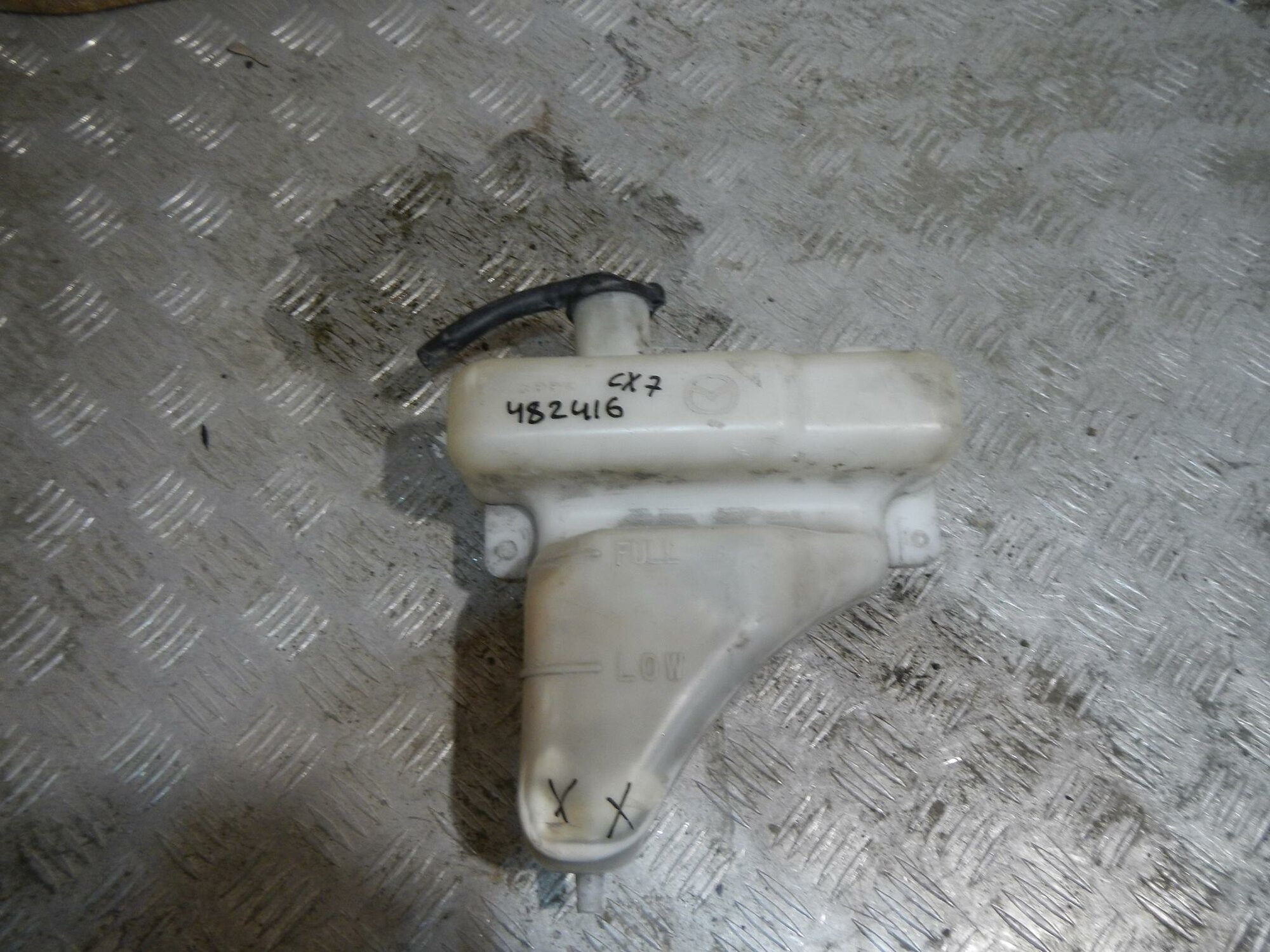 Б/У Бачок расширительный, Mazda (Мазда)-CX-7 (07-) MAZDA CX-7 (07-) деформация. 482416 MAZDA арт. L33L15350B