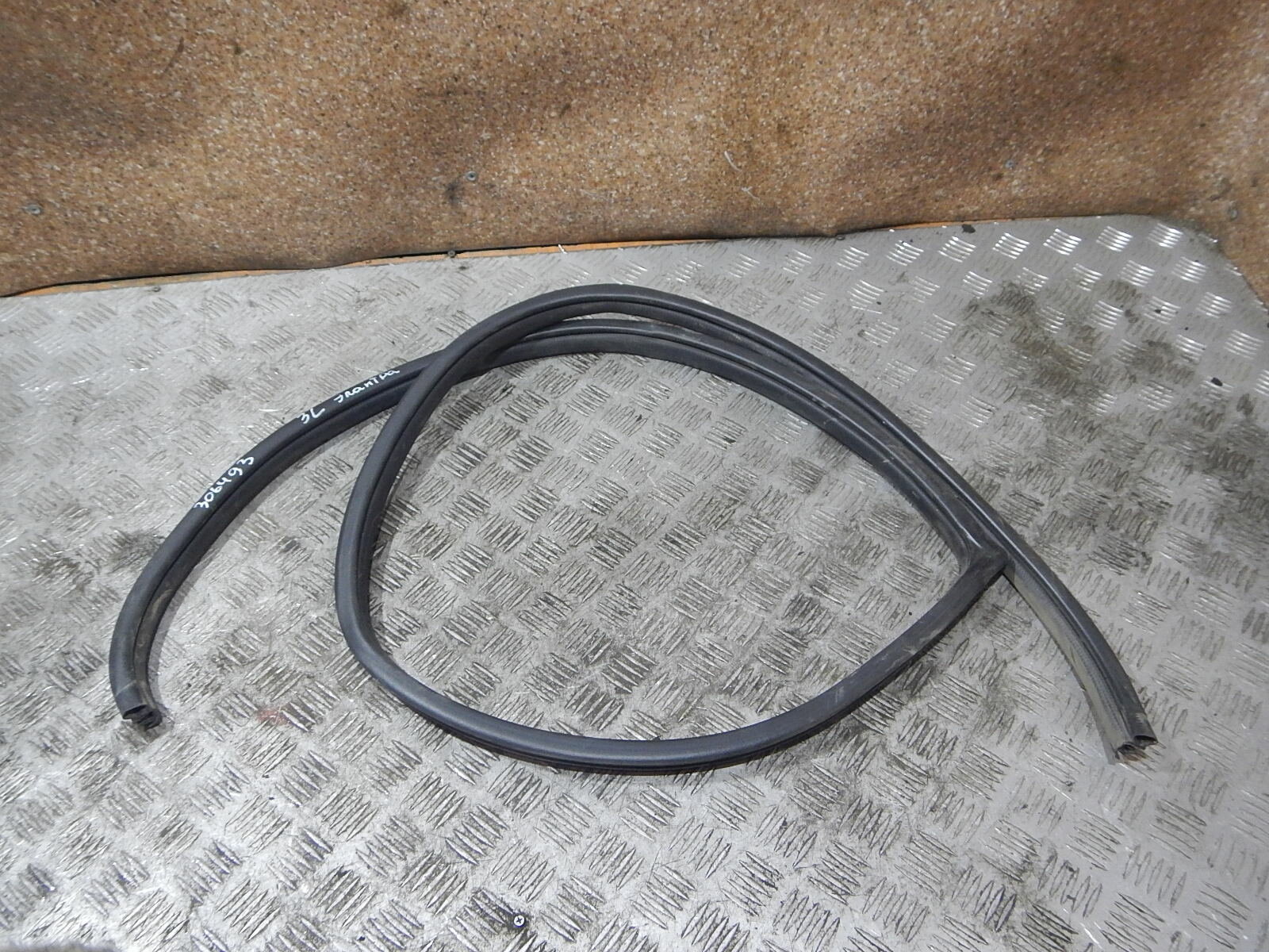 Б/У Уплотнитель проема двери, Hyundai (Хендэ)-ELANTRA (06-11) HYUNDAI ELANTRA (06-11) задний левый Без повреждений. 30649...