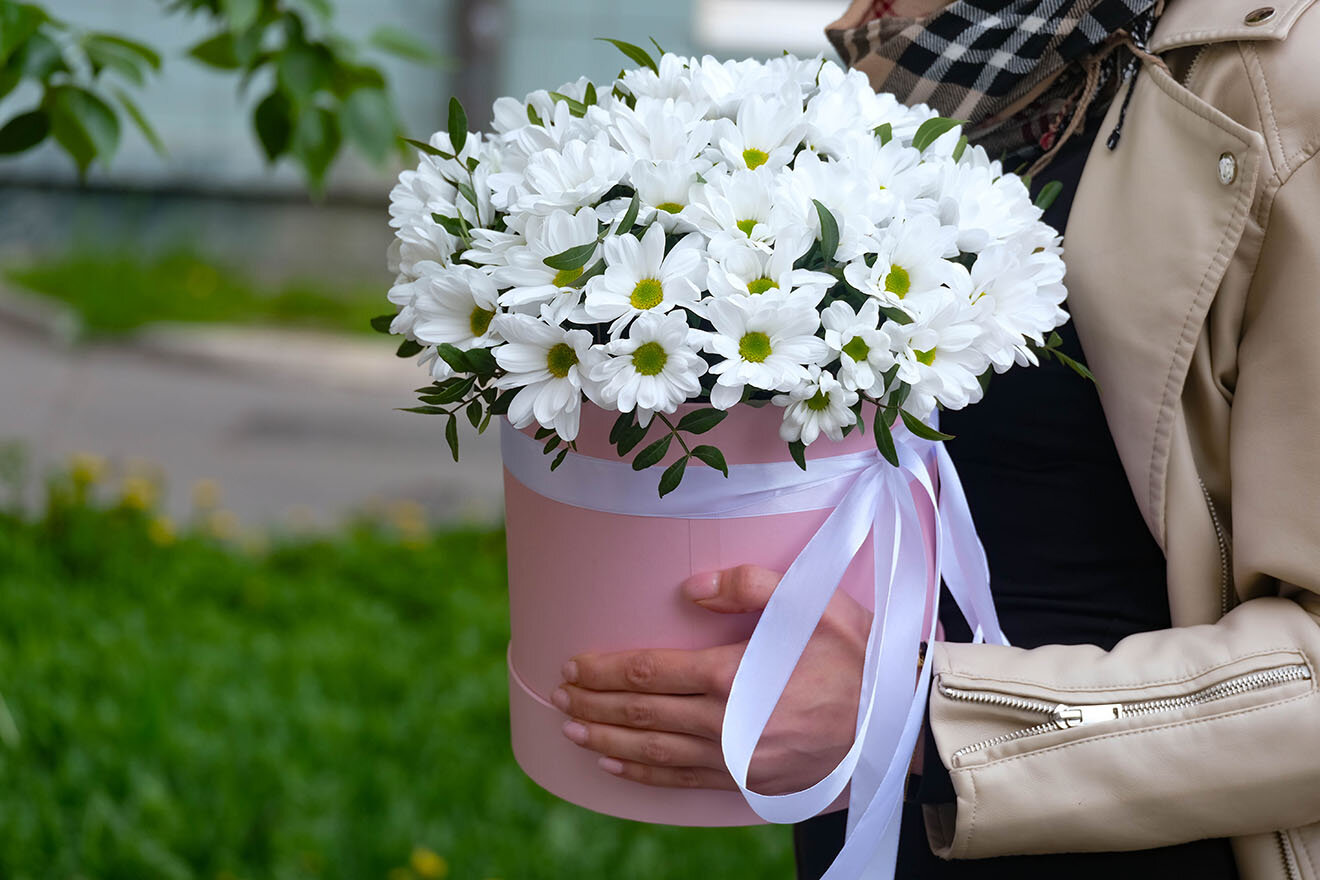 Хризантемы в шляпной коробке