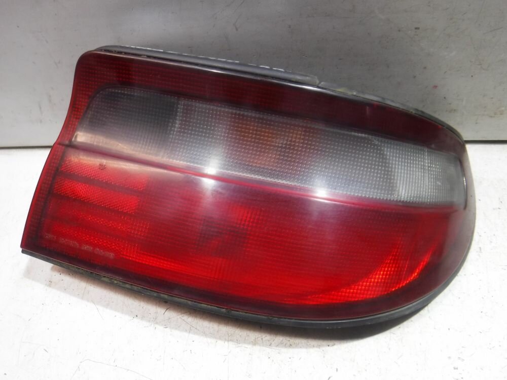 Фонарь задний правый Toyota Carina E