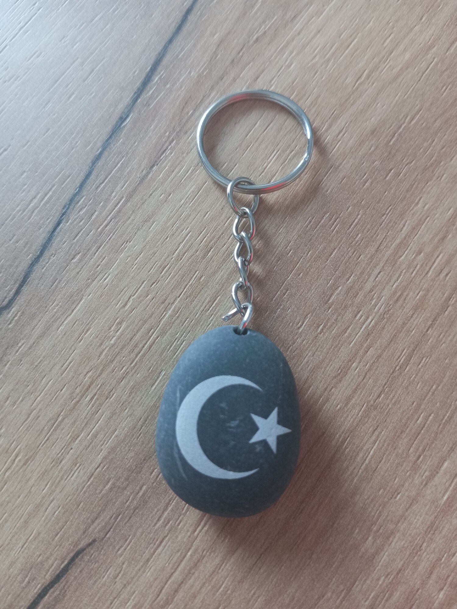 Исламский полумесяц со звездой. Гравировка на натуральном камне.