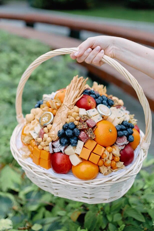 Корзина “Охра” — для любителей сыра. С медом и фруктами, размер XL, 30 см, от Vegato Studio