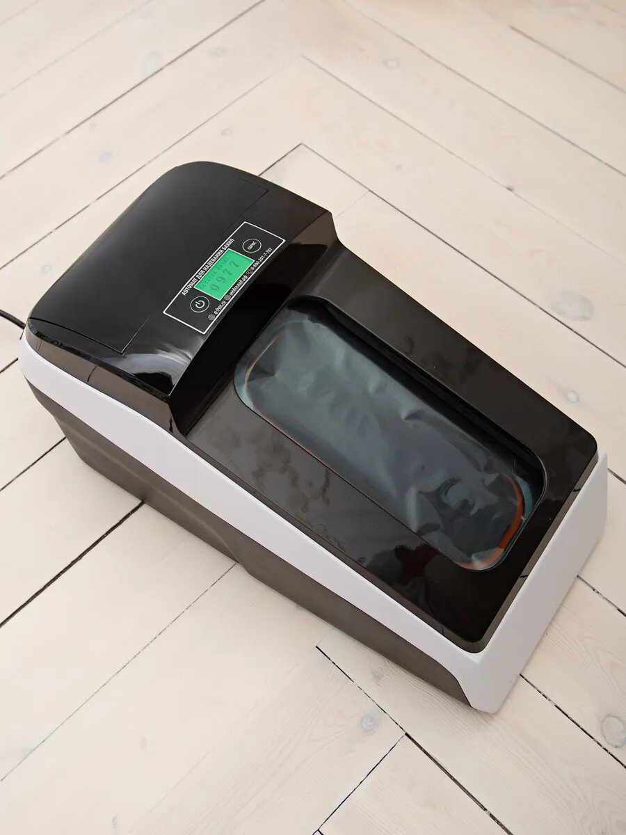 Аппарат для надевания бахил Q-box 2.0 белый+черн. + 1 рулон