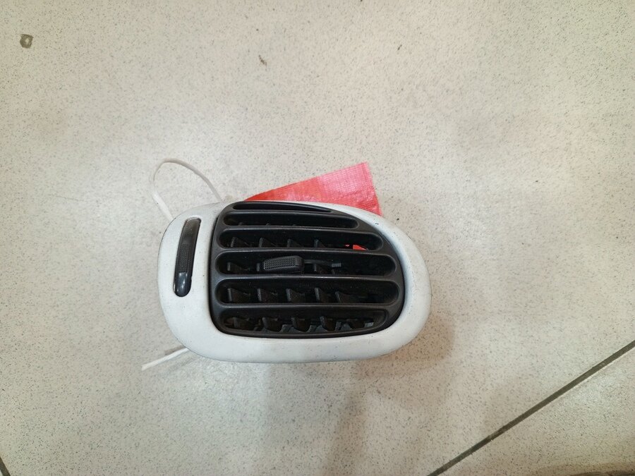 Дефлектор воздушный левый от Peugeot 206 1998-2012