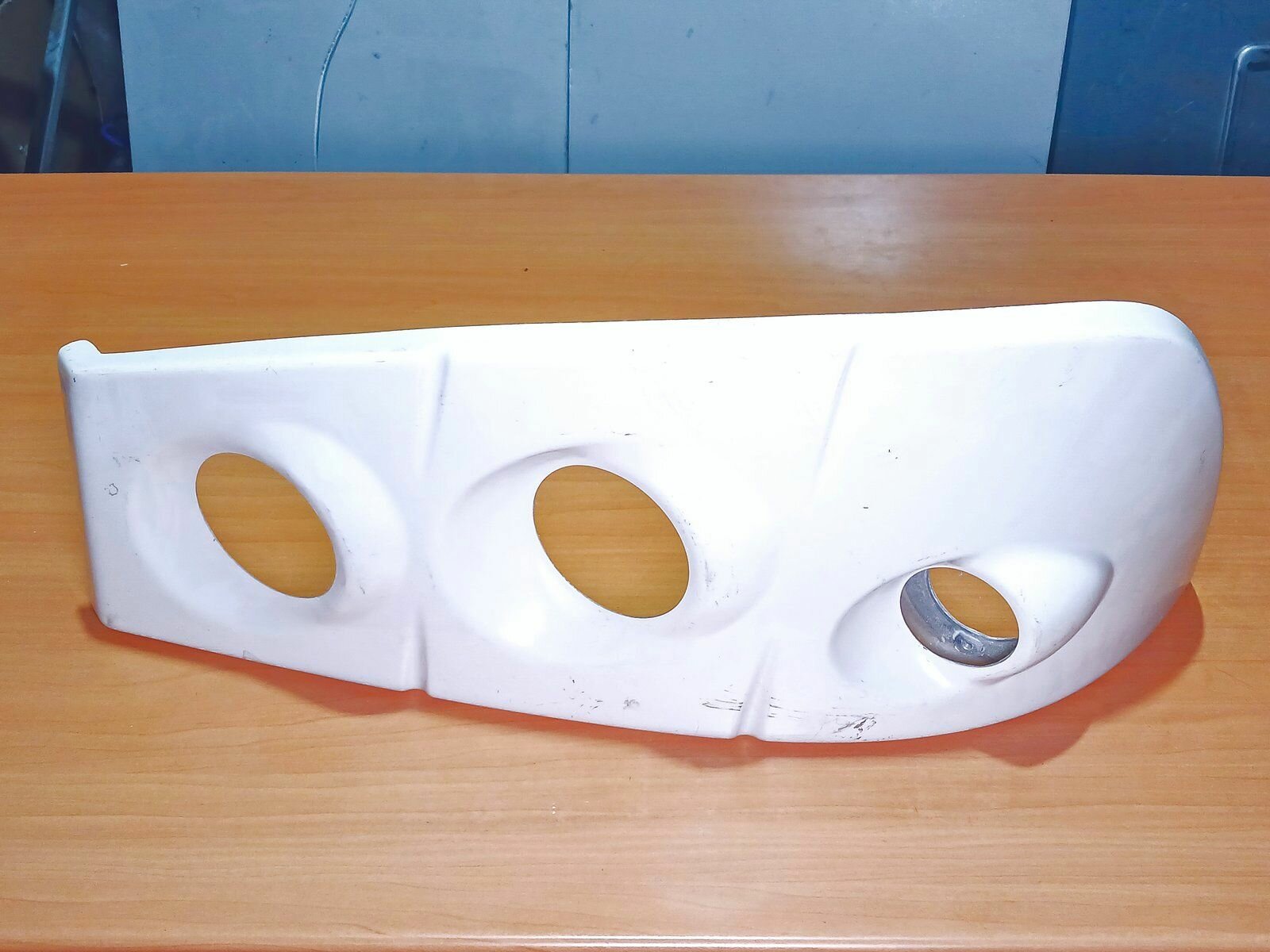 Облицовка блок-фары левая (320402)