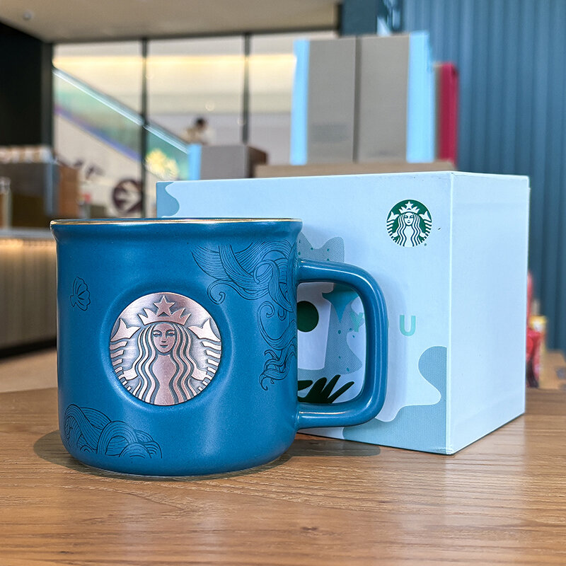 Кружка Starbucks "Эмалированная", синий, керамическая, с металлическим значком, Подарочная коробка.