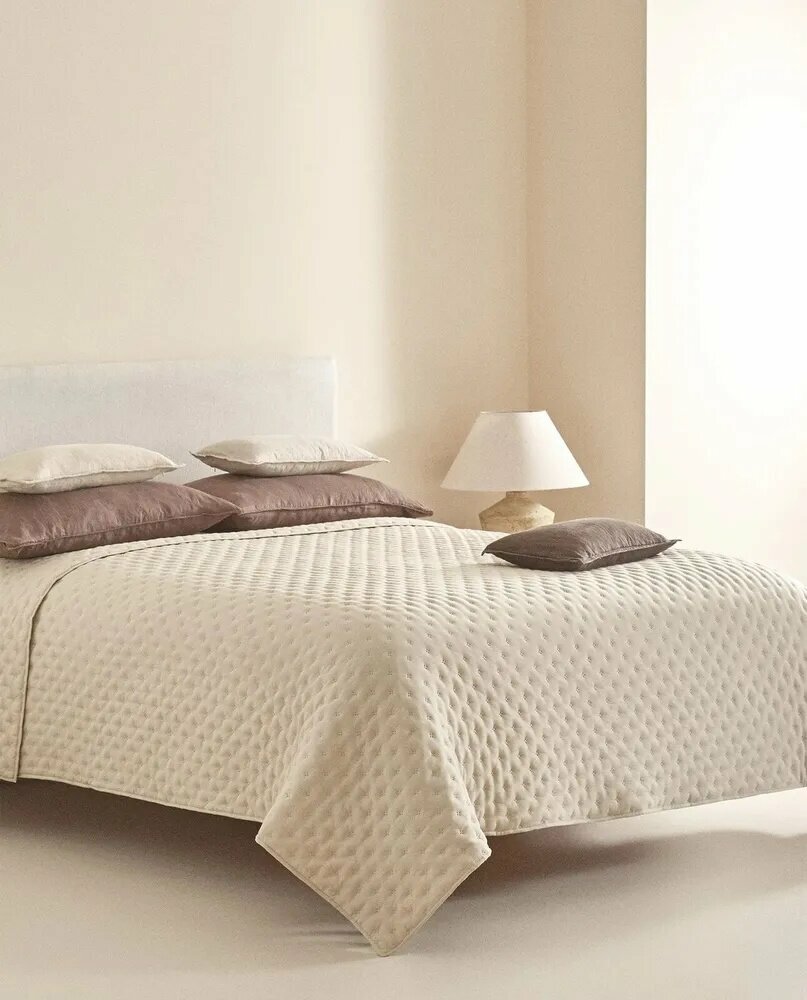 ZARA HOME Покрывало Quilted quilt with dots, Полиэстер с размерами: 280 см х 270 см