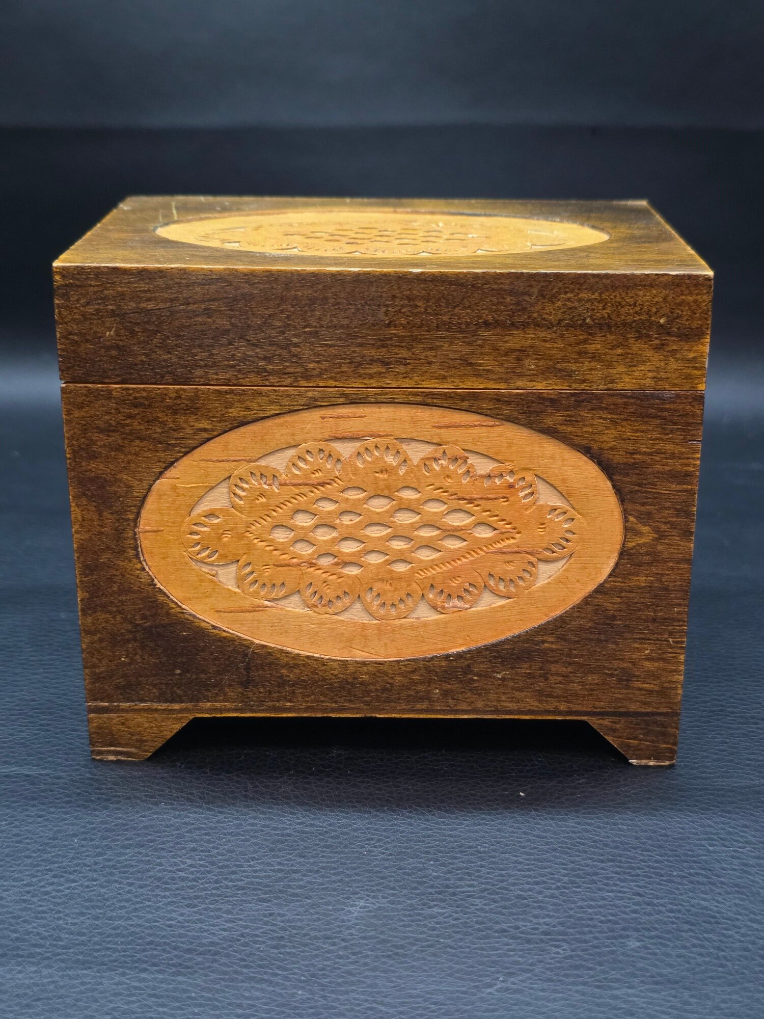Шкатулка деревянная СССР резьба по бересте 15 х 7,8 х 9,6 см