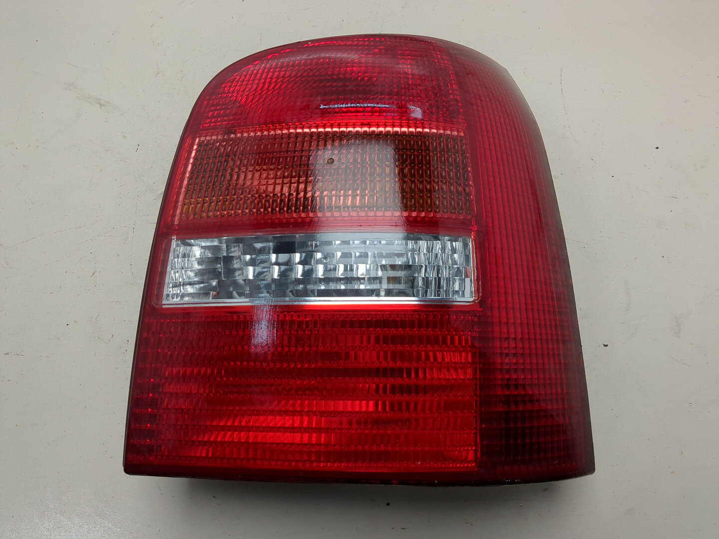 Фонарь (задний) правый Audi A4 (B5) Б/У