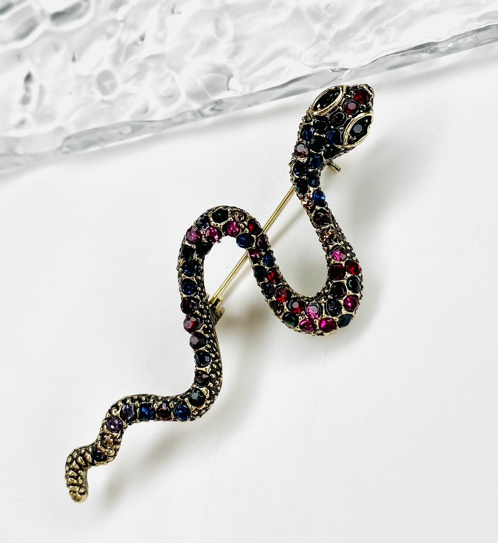 Брошь, стразы, искусственный камень