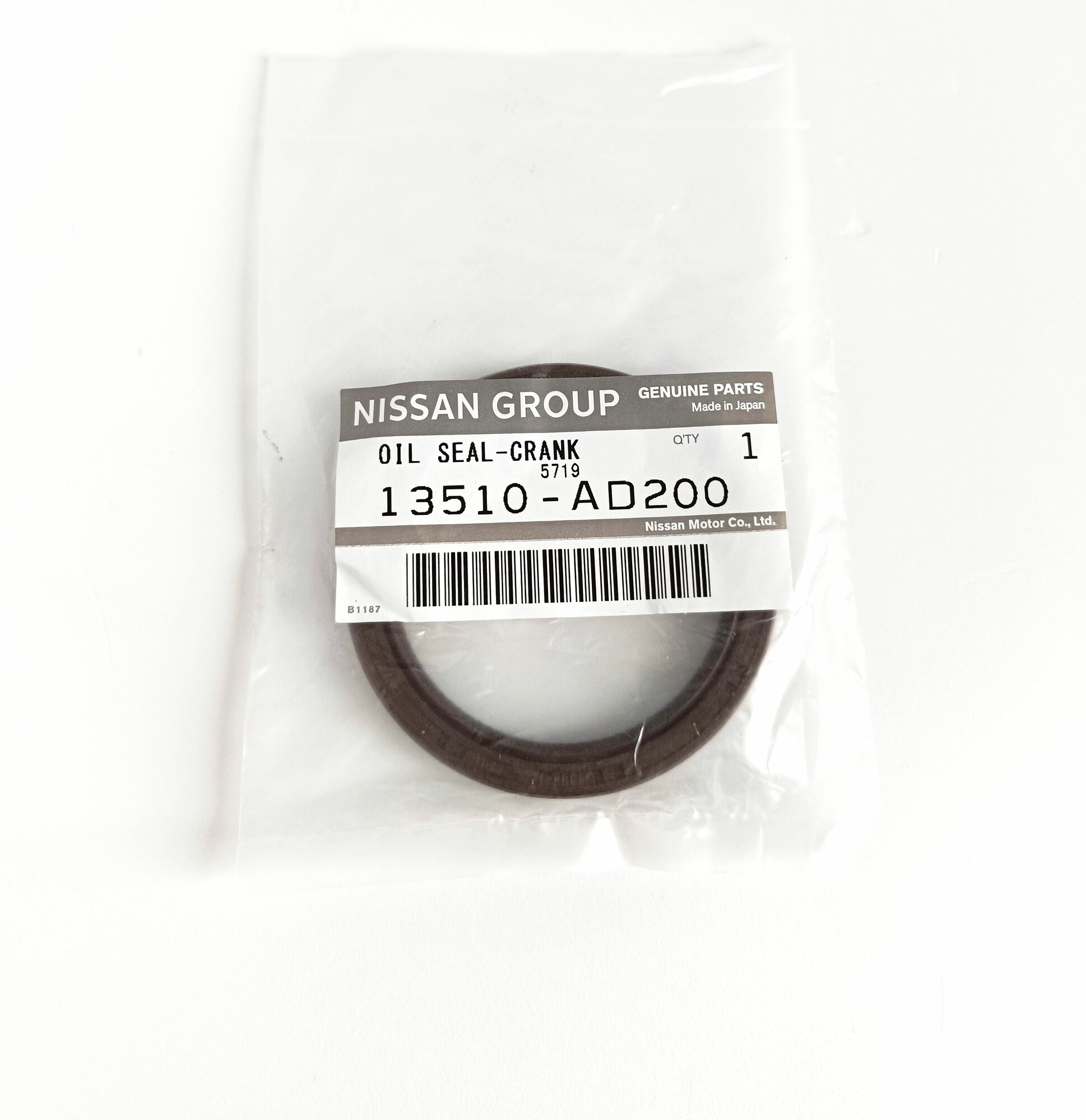Сальник коленвала передний 13510AD200 Nissan Almera, Murano, Navara, Pathfinder, X-Trail / Subaru