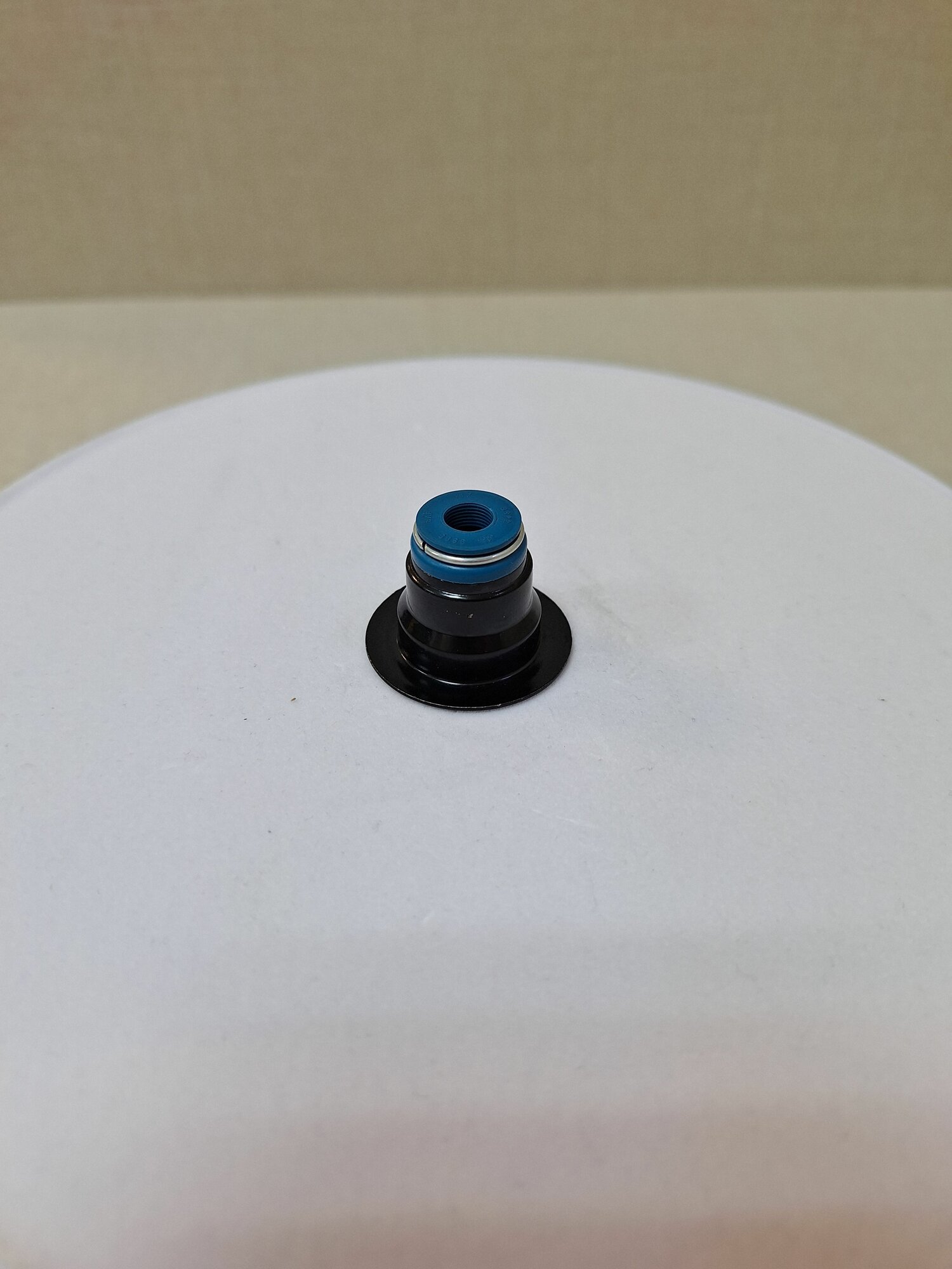 3957912 Сальник клапанов двигателя 4/6ВТ