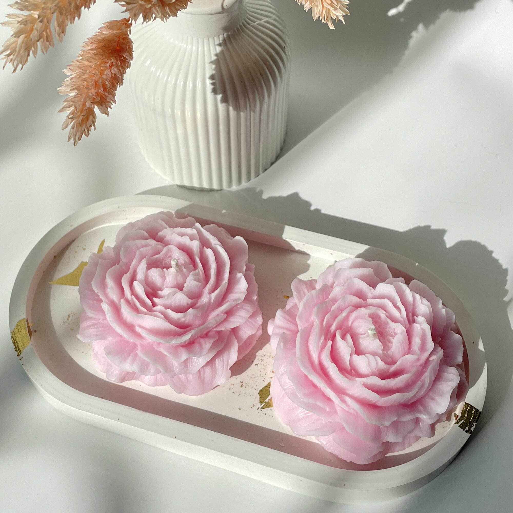 Набор ароматических свечей Cloud of Love Розы, аромат "Слива и Кашемир", 2 шт, подставка в подарок