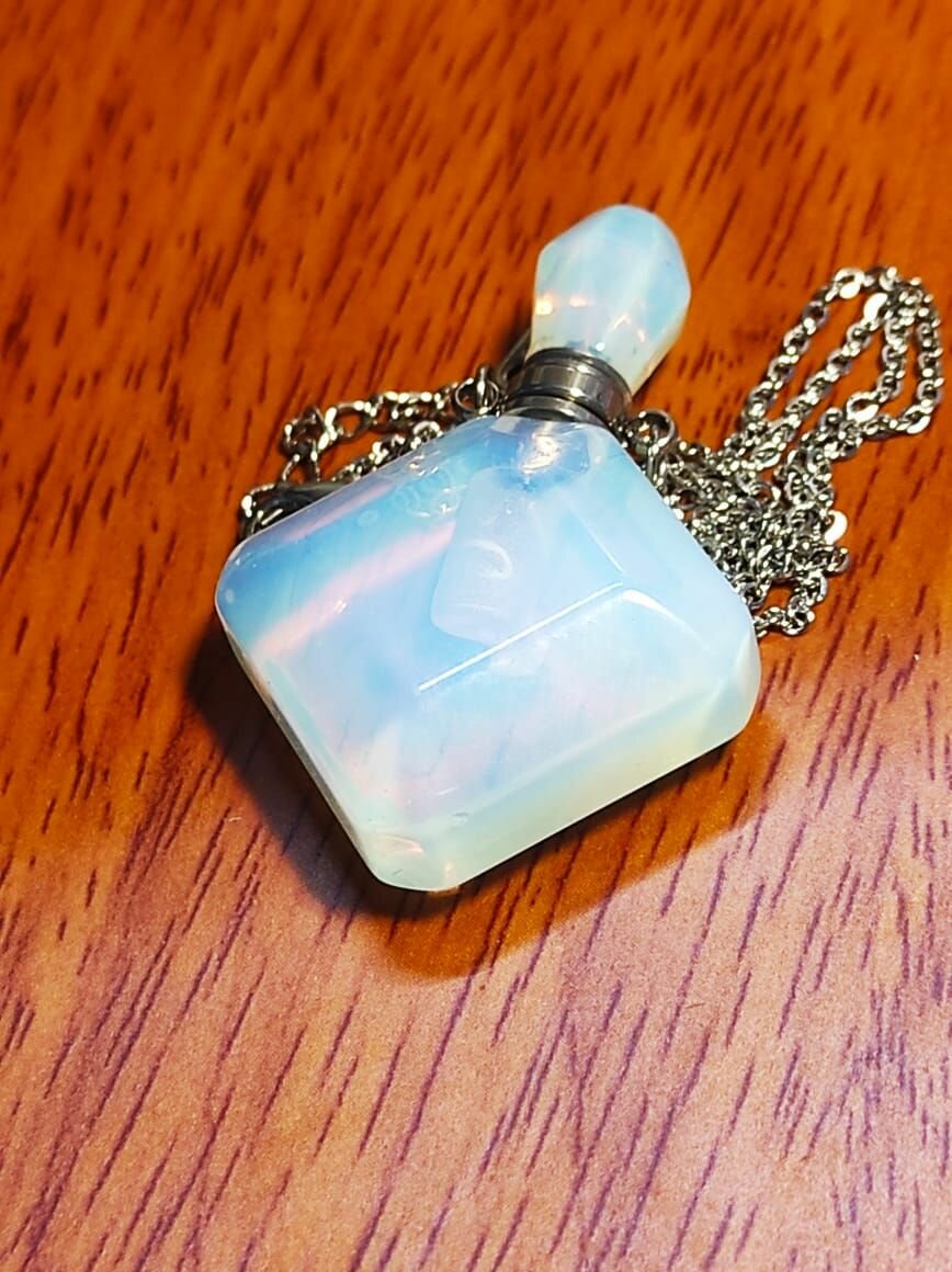 Крестик, опал