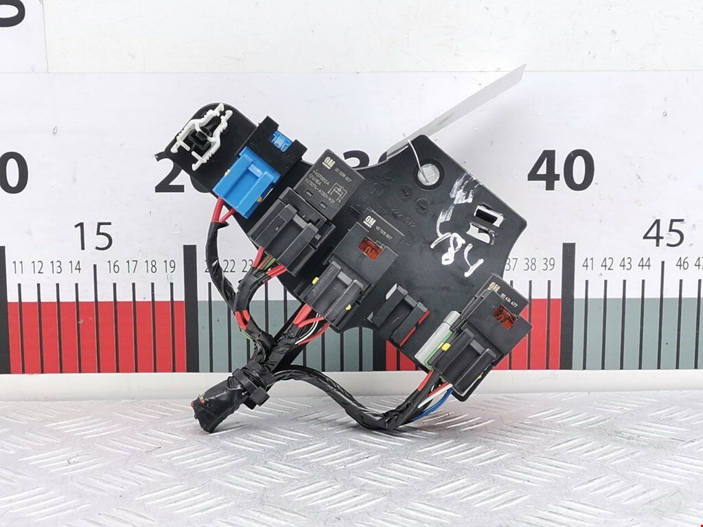 Блок предохранителей Opel Corsa D 13222872 арт. 2027200