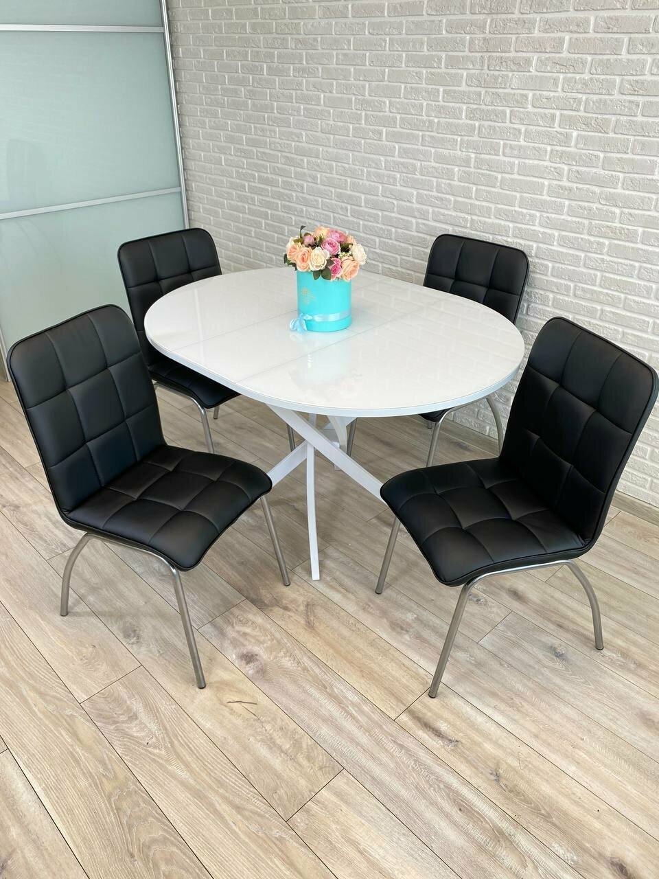 Обеденная группа Три Бобра Круглый стол Белый глянец / Лорд, черный, экокожа