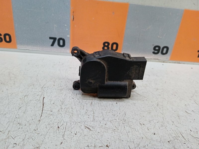 Б/У Форд Фокус 3 Моторчик заслонки отопителя Ford Focus 2011-2019 3 256936 FORD арт. AV6N19B634AA, 7124
