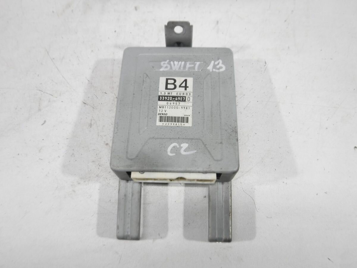 Блок управления двигателем Suzuki Swift II рестайлинг (1995—2003) 3392069E70
