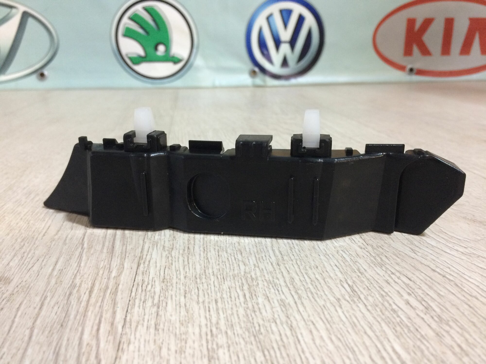 Кронштейн переднего бампера правый Киа Рио 3 2011-2017гг