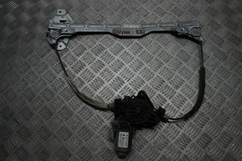 Б/У Стеклоподъемник электр. передний правый Citroen C-Elysee / Ситроен С-Элизи 1.2 10B210 72Л.С BVM EB2MA 2013