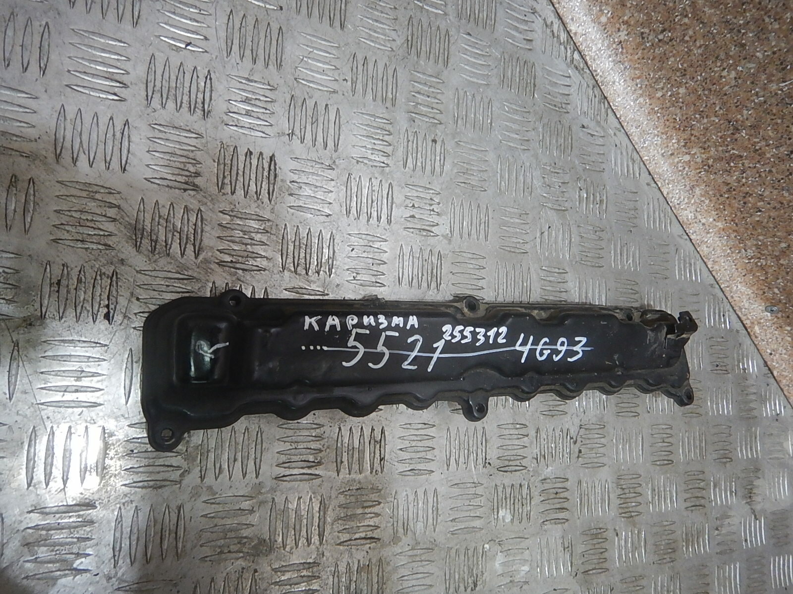 Б/У Крышка головки блока (клапанная), Mitsubishi (Митсубиси)-CARIZMA (00-03) MITSUBISHI CARISMA (00-03) правая без видимы...