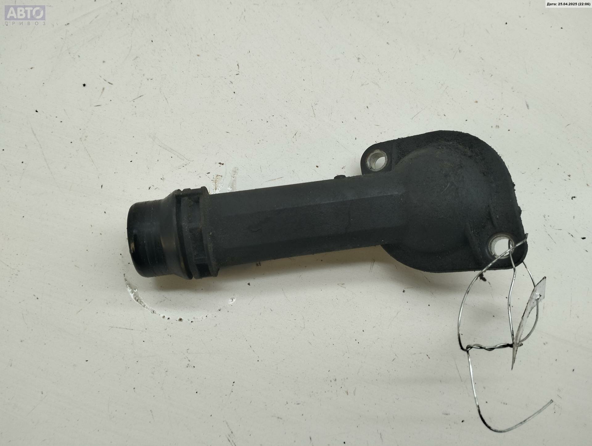 Фланец (тройник) системы охлаждения Volkswagen Passat B5+ (GP)