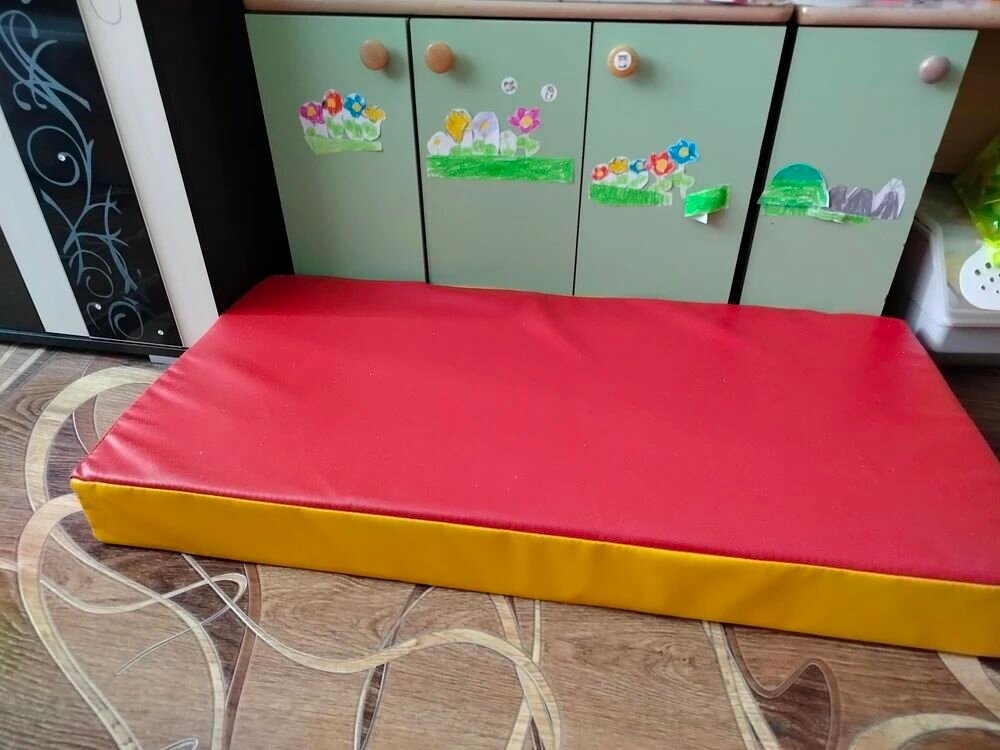 Мат 100*50*10 см, винилискожа, цвет: красный/жёлтый