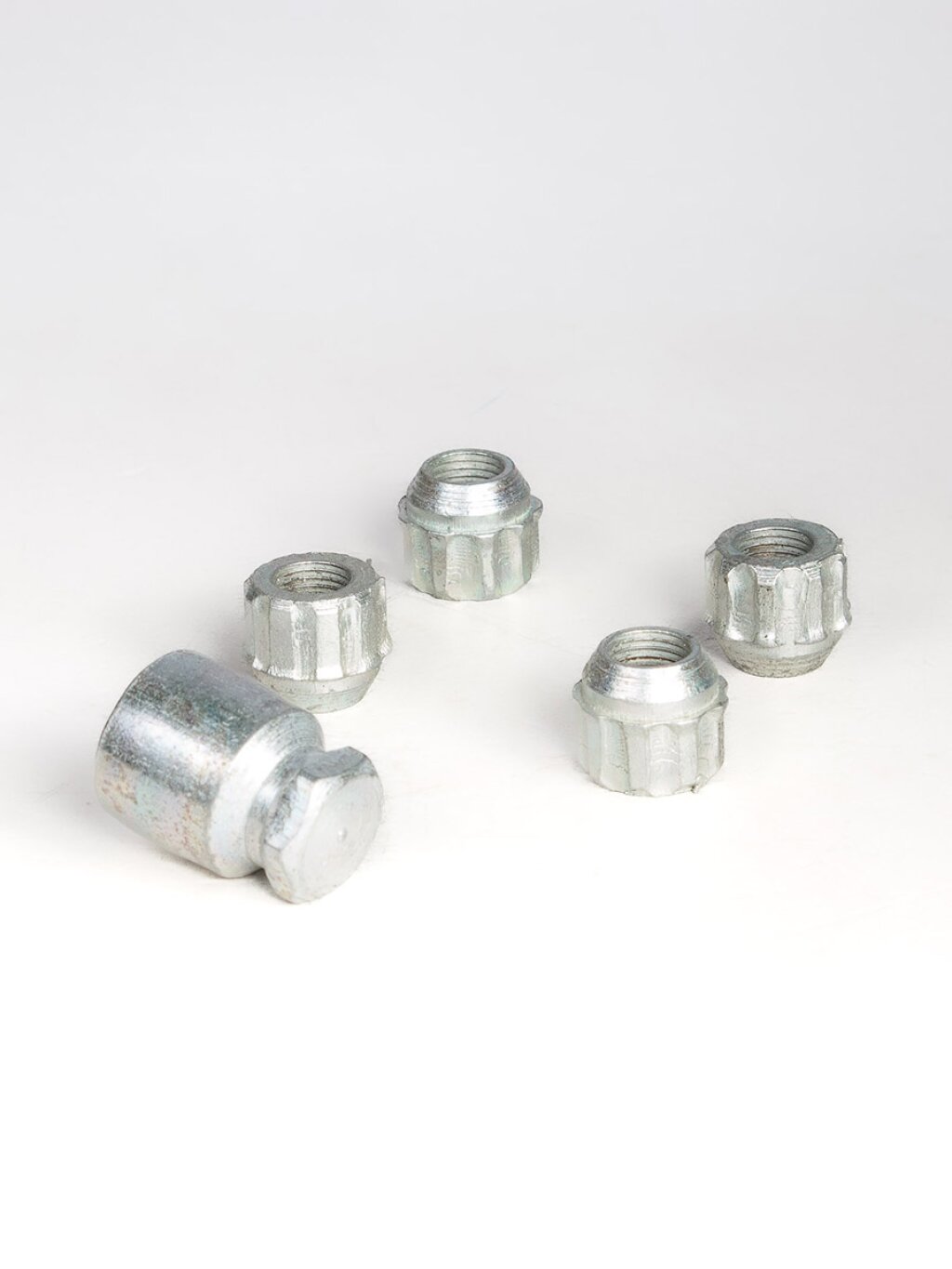 Гайка колесная секретная для а/м ВАЗ 2121 (хитрая)