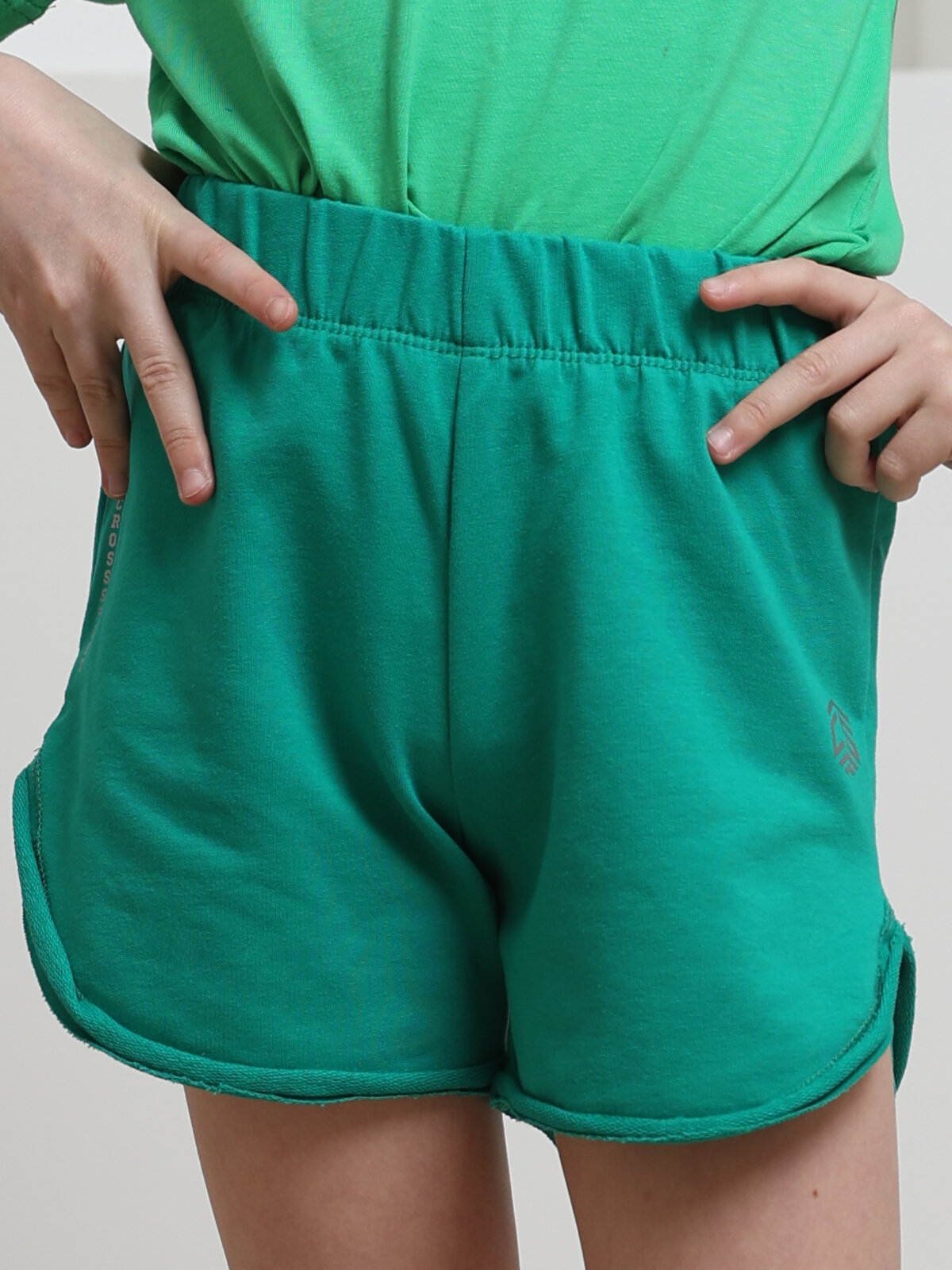 Шорты спортивные