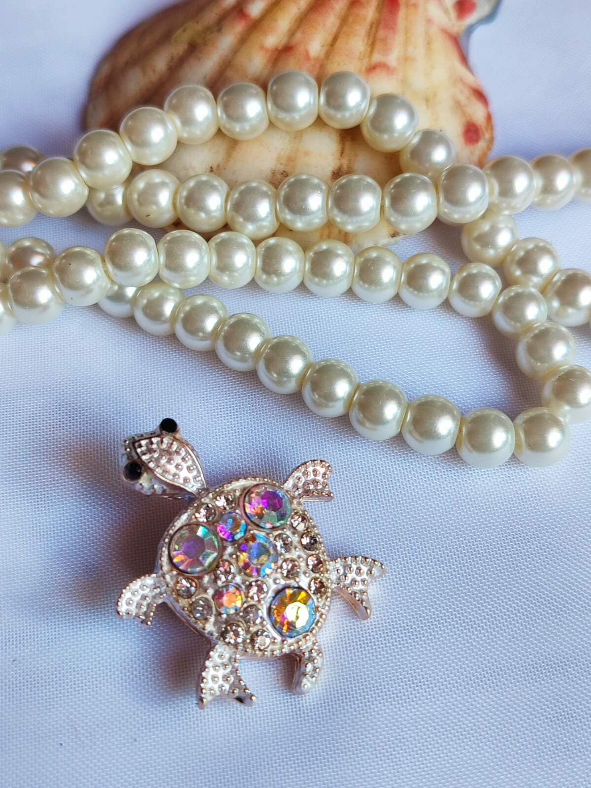 Брошь, стразы