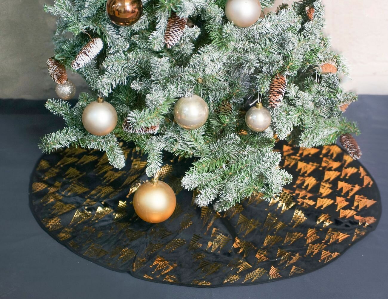 Юбка для декорирования основания ёлки голден форест, чёрная, 95 см, Koopman International 767650490-3