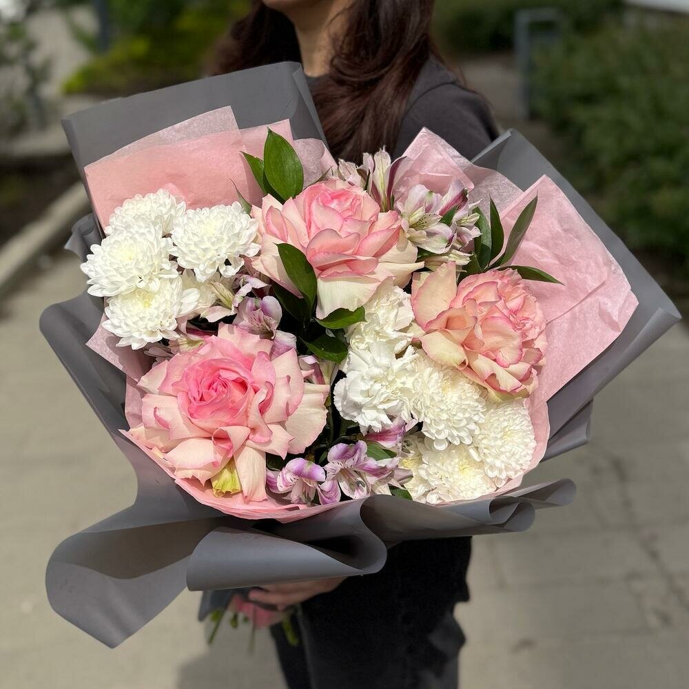 Букет из французских роз, хризантем и альстромерий - Plaza Flowers