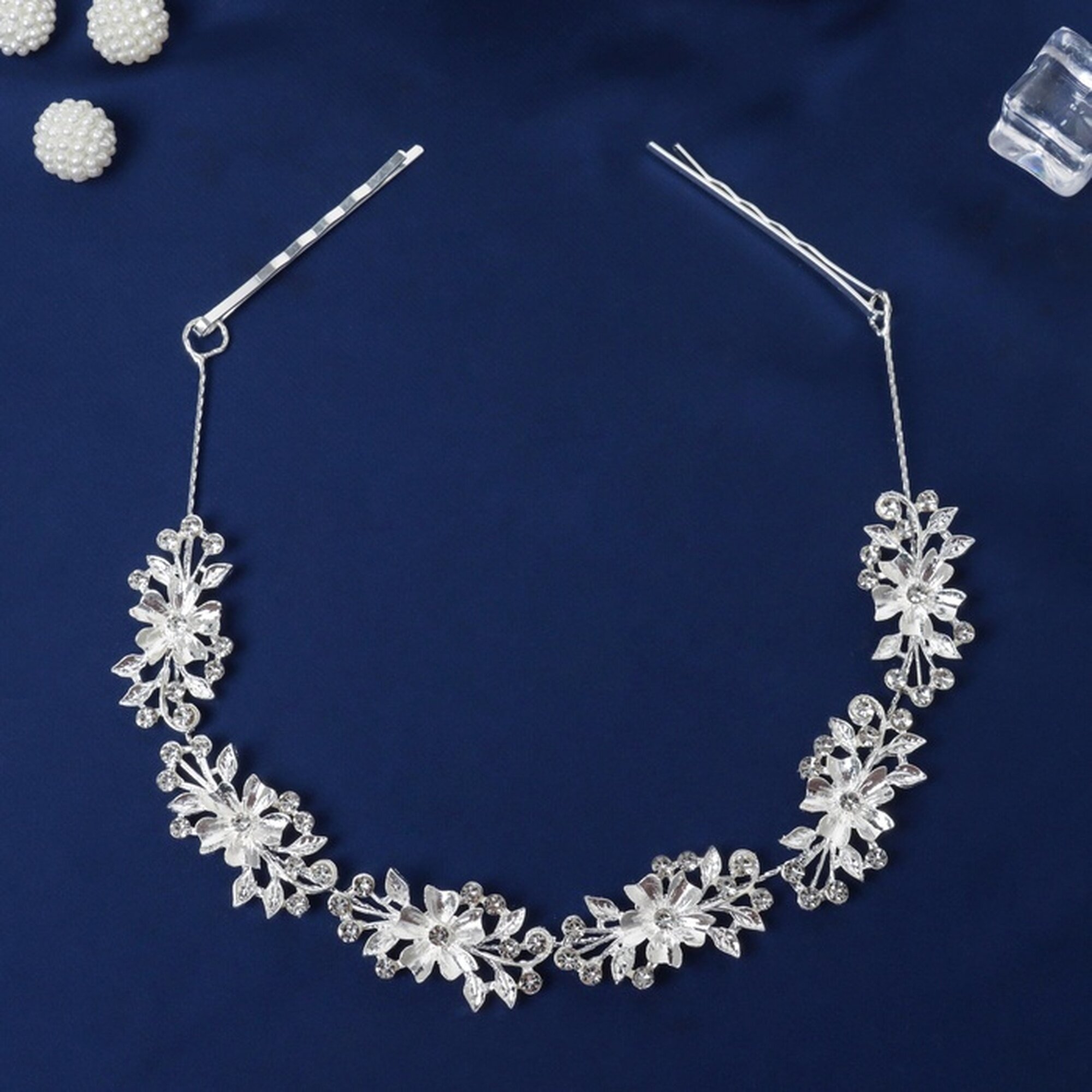 Заколка "Джуди", металл, стекло, с декором из страз, серебристая, 26см