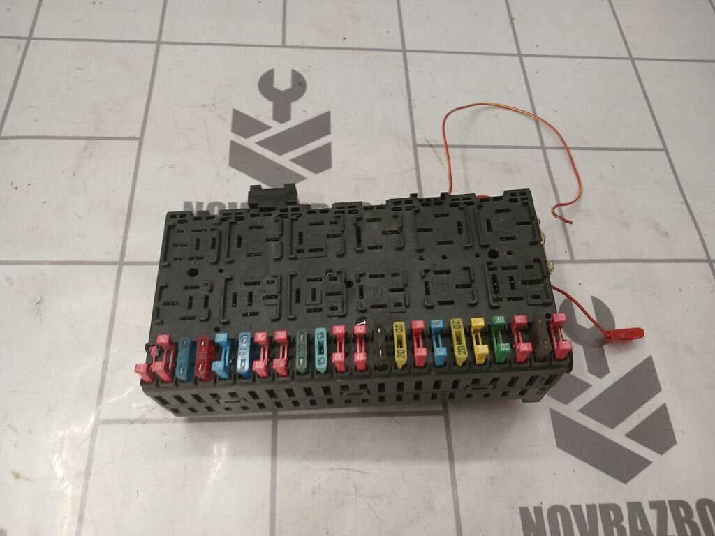 Блок предохранителей VW Golf 3 Vento 91-97