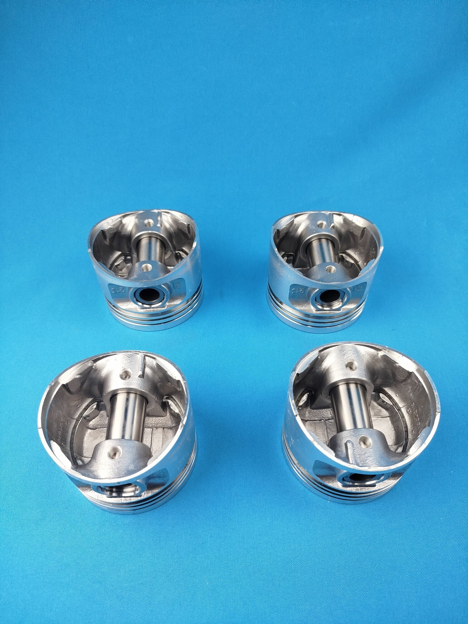 Поршня с пальцами "ВАЗ" для автомобилей ВАЗ 21213, 21214, Шевроле-Нива 82,4 C (21213-1004015-6C)