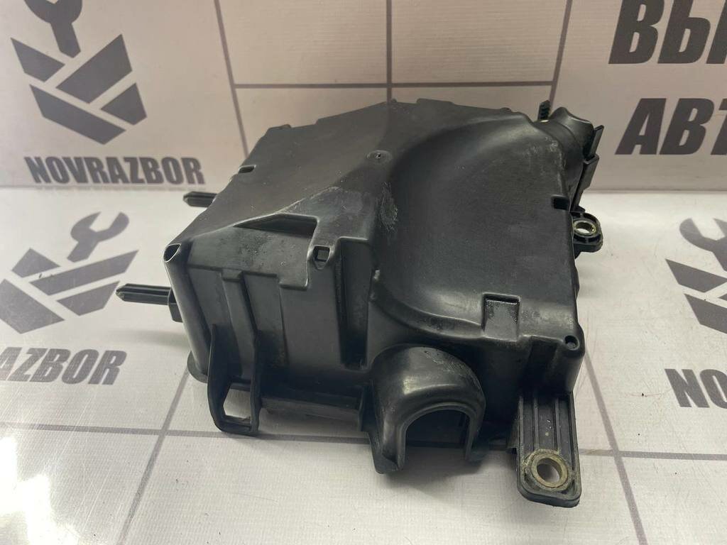 Корпус блока предохранителей Renault Megane 3 09-16