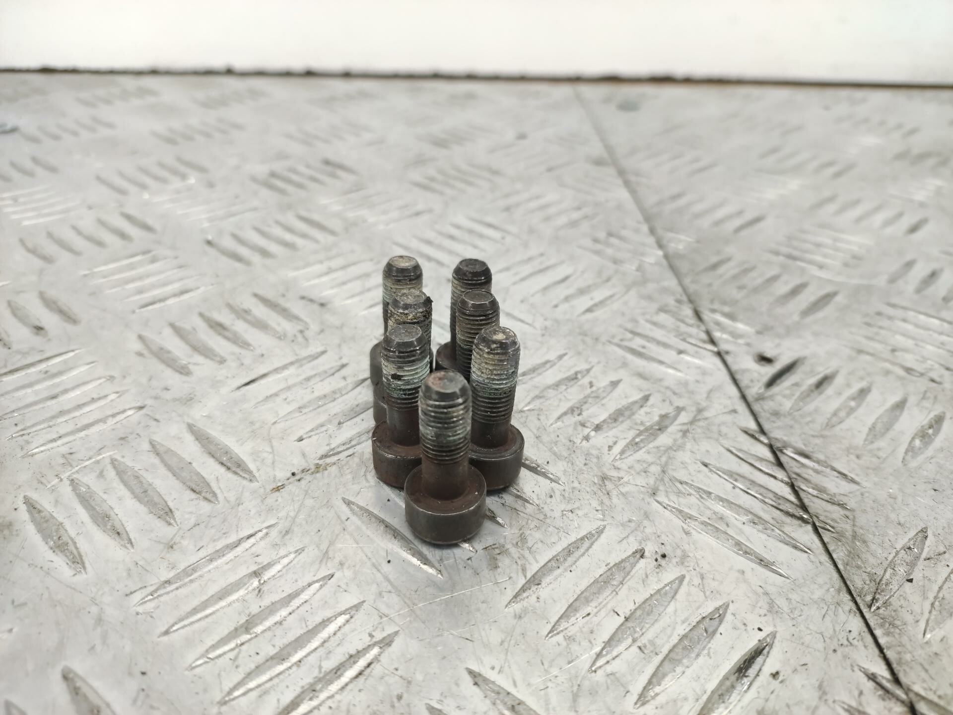 Болт маховика Mitsubishi Space Star рест. 2003